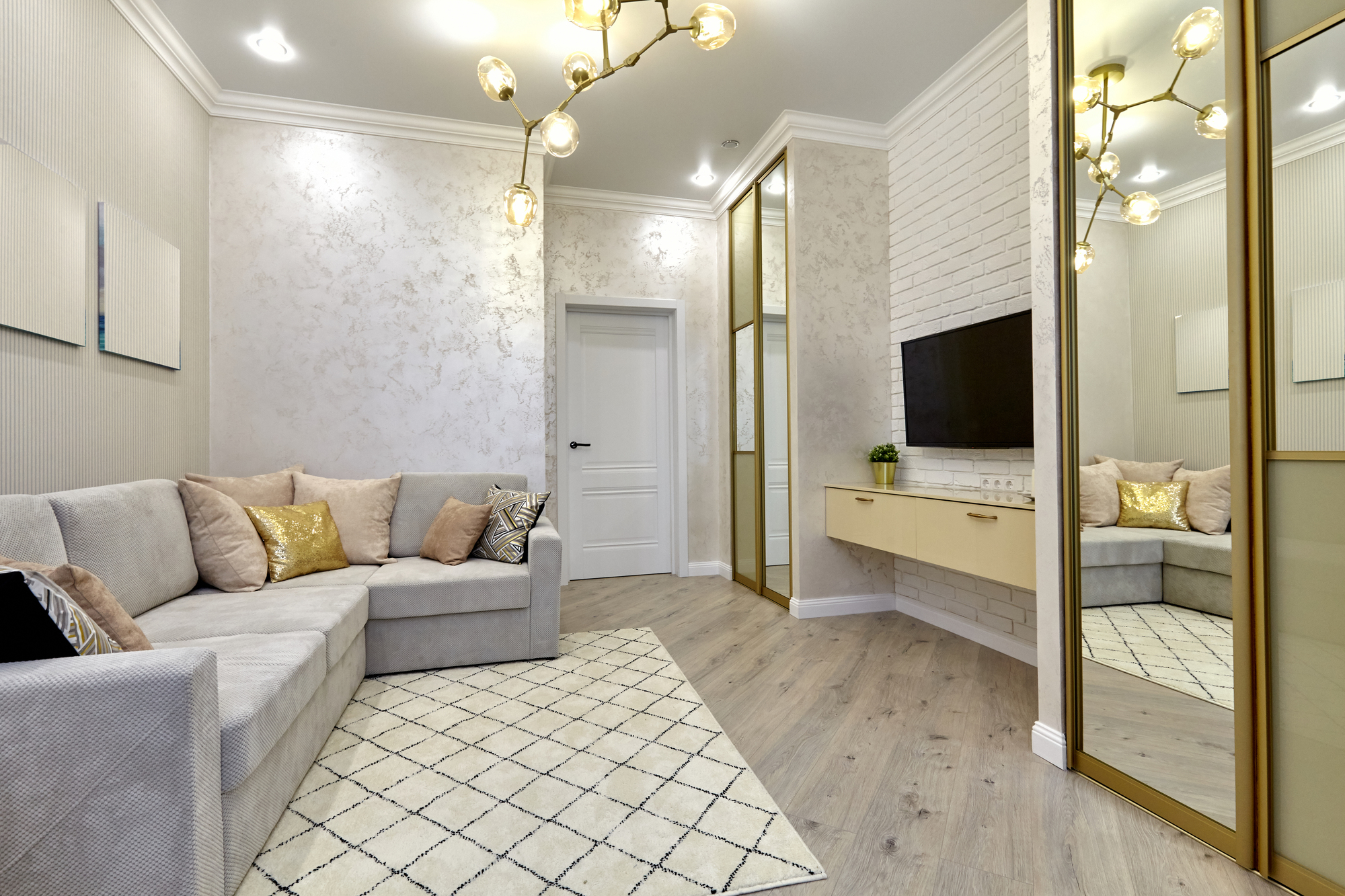 Small Space Decor: Make Your Room Feel Bigger and Better!